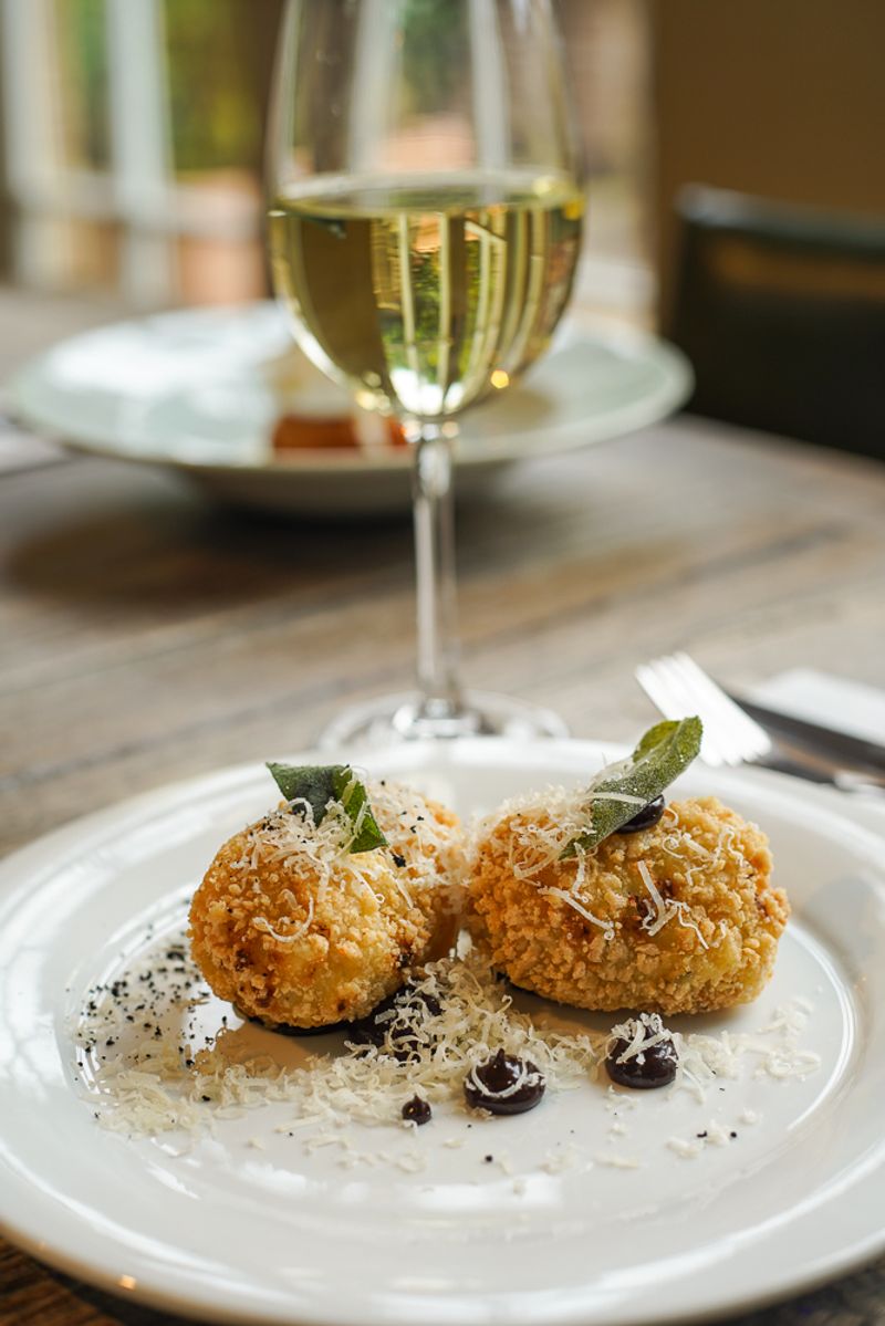 The Canbury Arms | pub | Kingston | Young's Pub